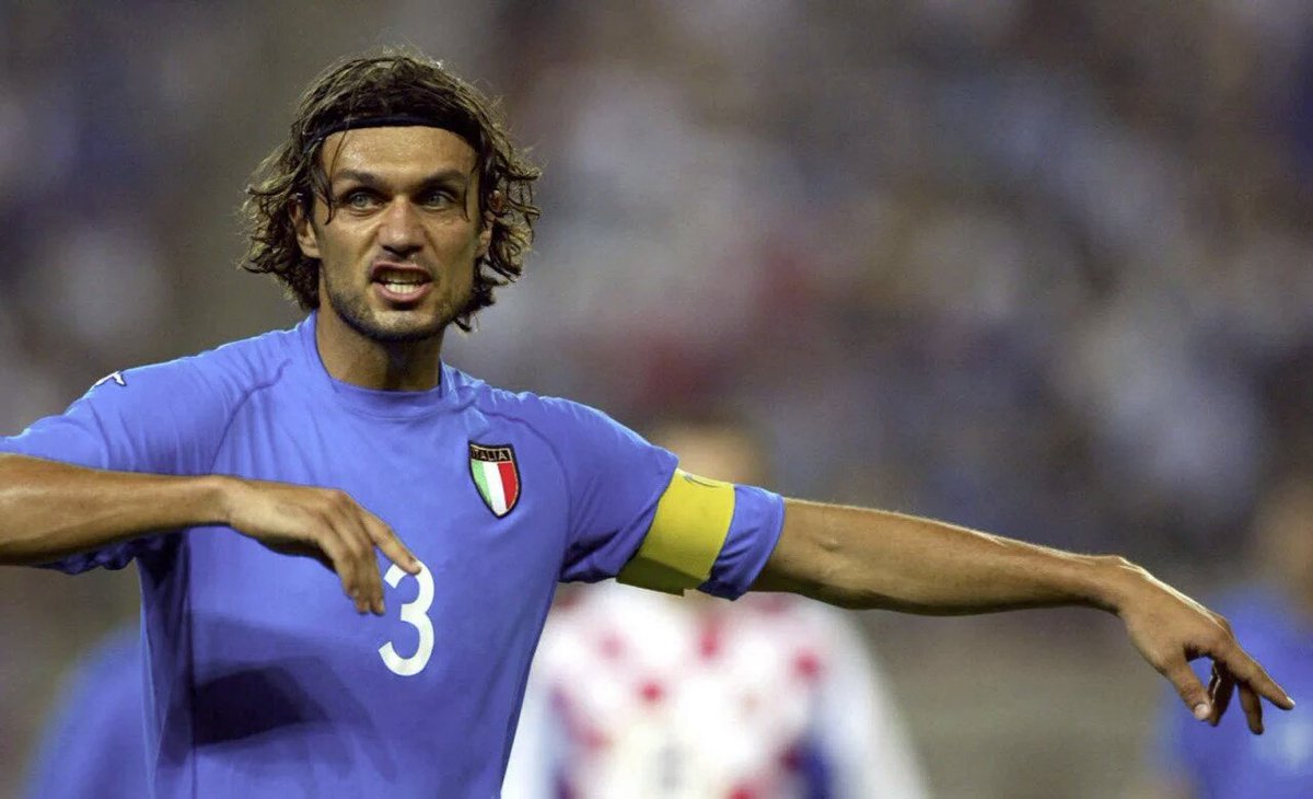 Paolo Maldini - ídolo do Milan e um dos maiores defensores da história