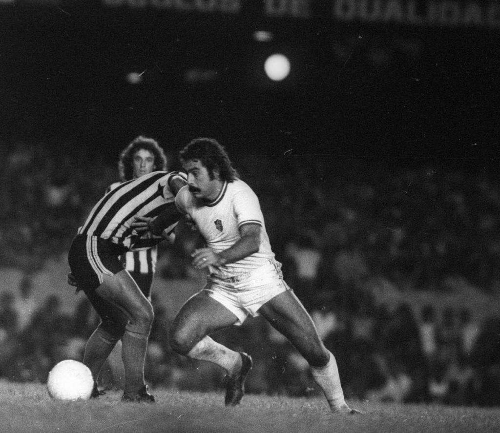 Roberto Rivellino - ídolo de alvinegro e tricolor